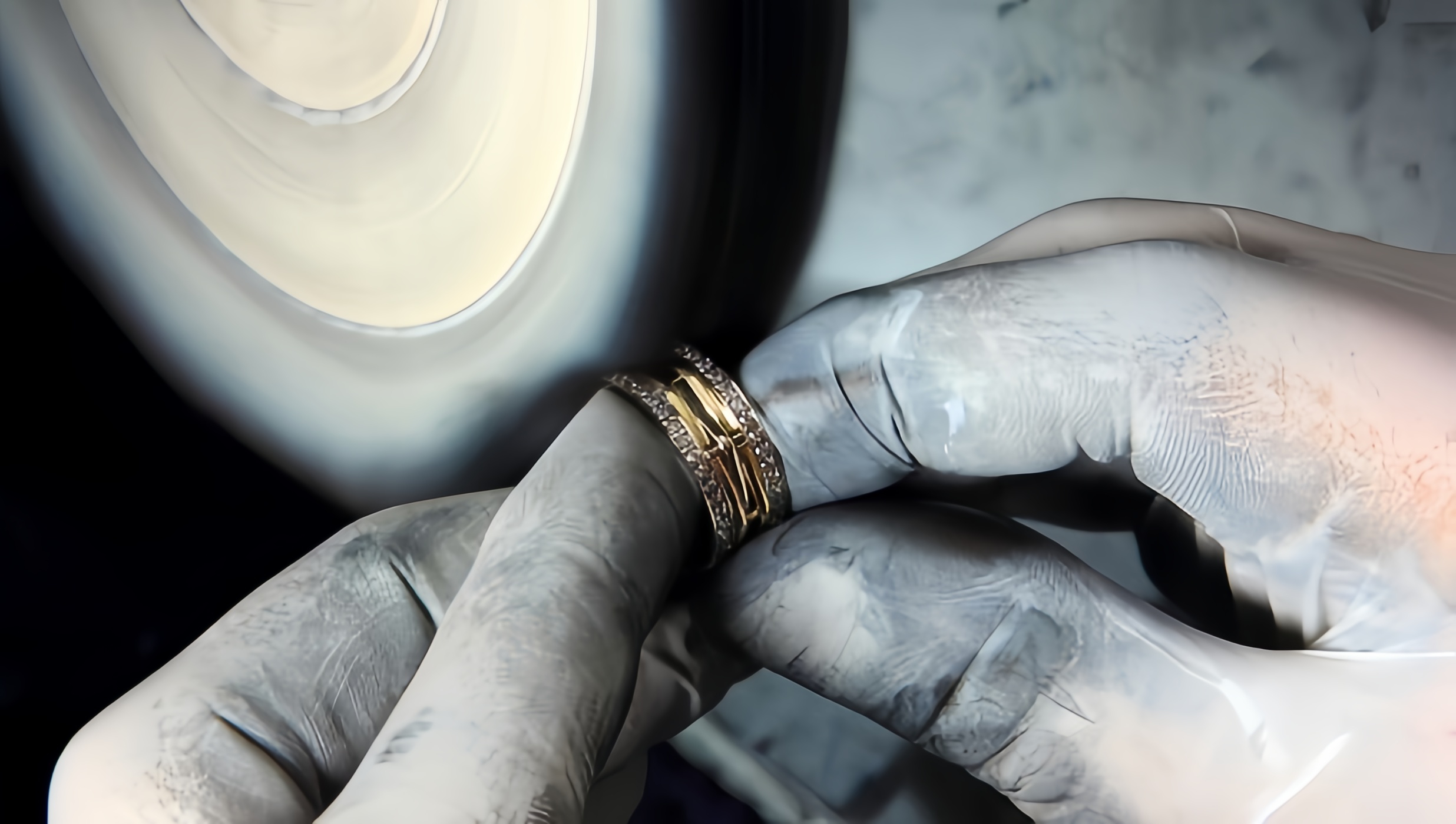 Polishing Gold Jewelry: An Expert Guide to Achieving Stunning Finishes